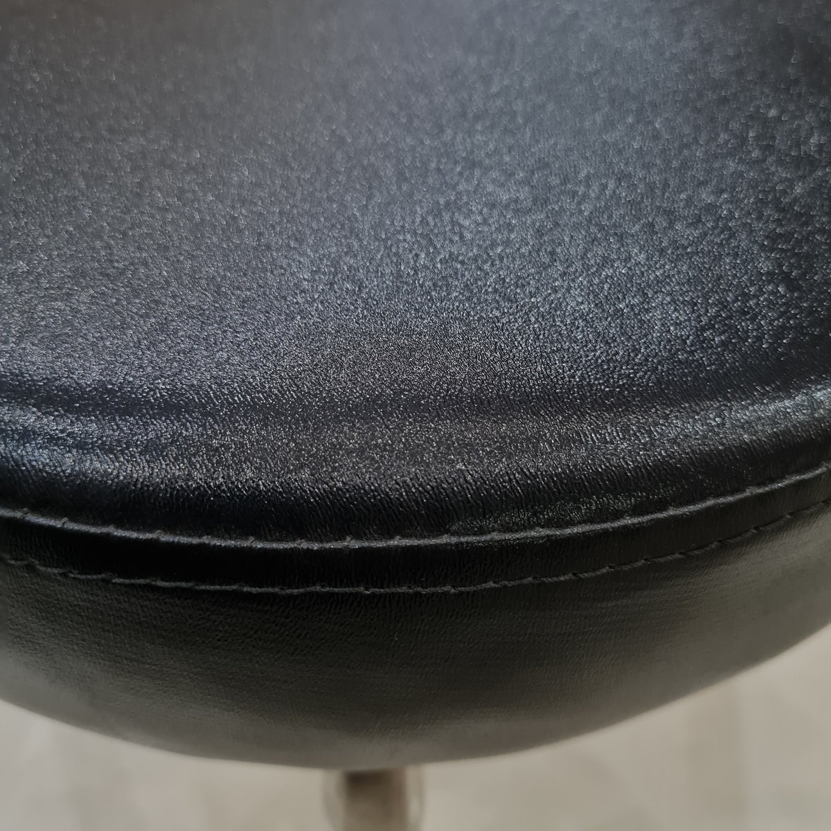 កៅអីធ្វើក្រចក( ខ្មៅ) / foot spa stool (Black) – TS Hair Care & Salon ...